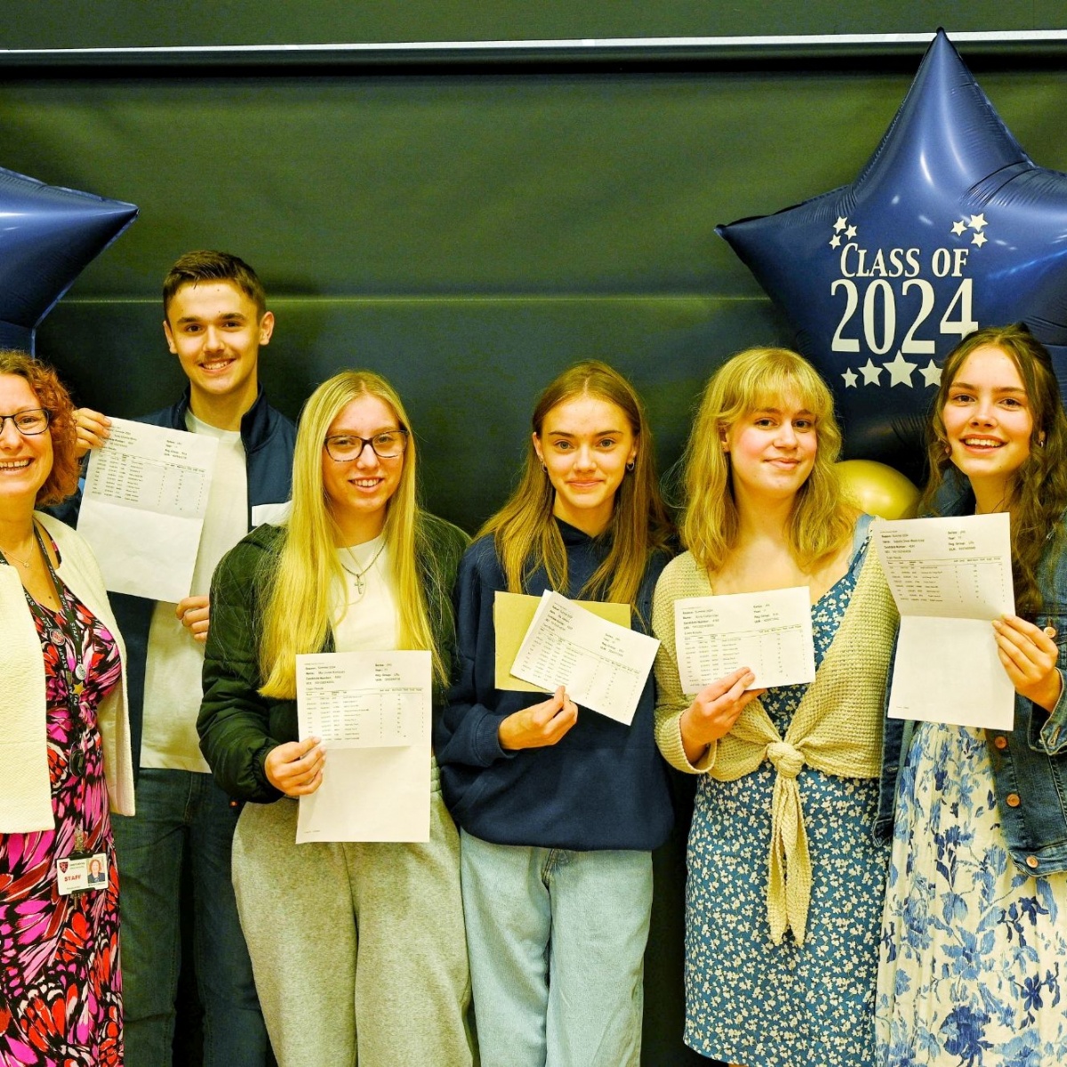 Smithdon High School - Smithdon High School celebrates GCSE Results